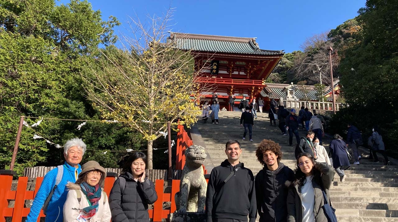 International students in Intensive Japanese Course tour Kamakura ...